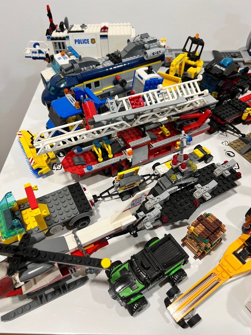 Like new good condition assorted various design Lego classic and ...