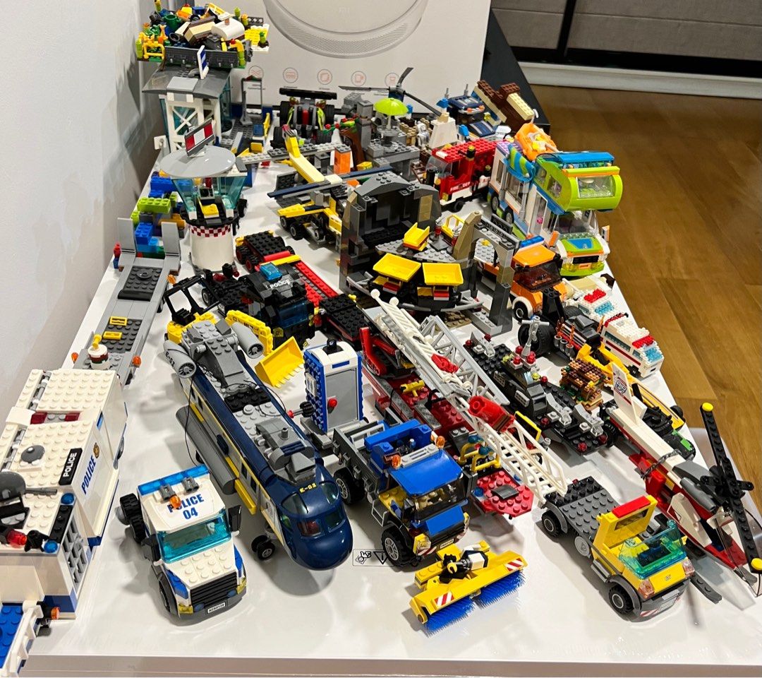 Like new good condition assorted various design Lego classic and ...