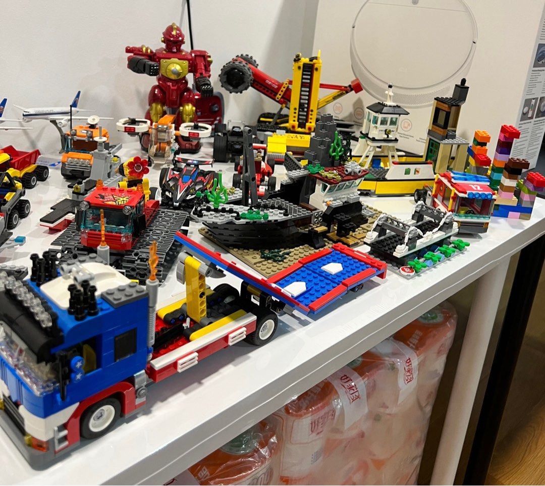 Like new good condition assorted various design Lego classic and ...