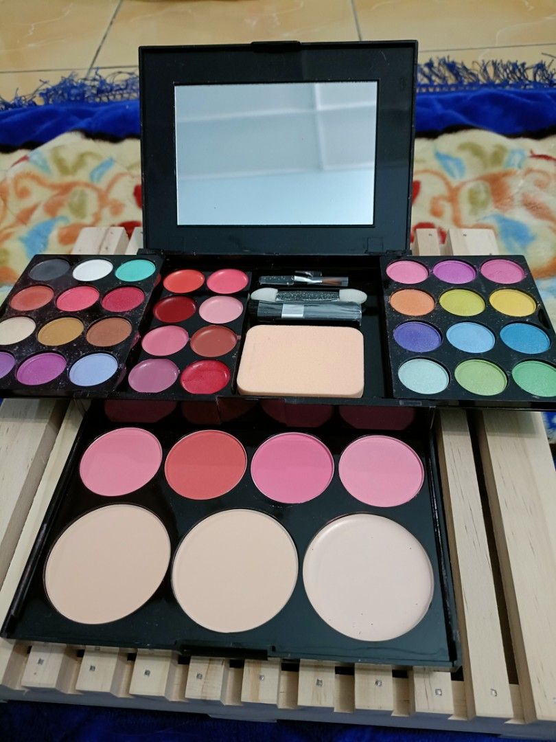 Make-up kit Complete set, Beauty & Personal Care, Face, Makeup on Carousell