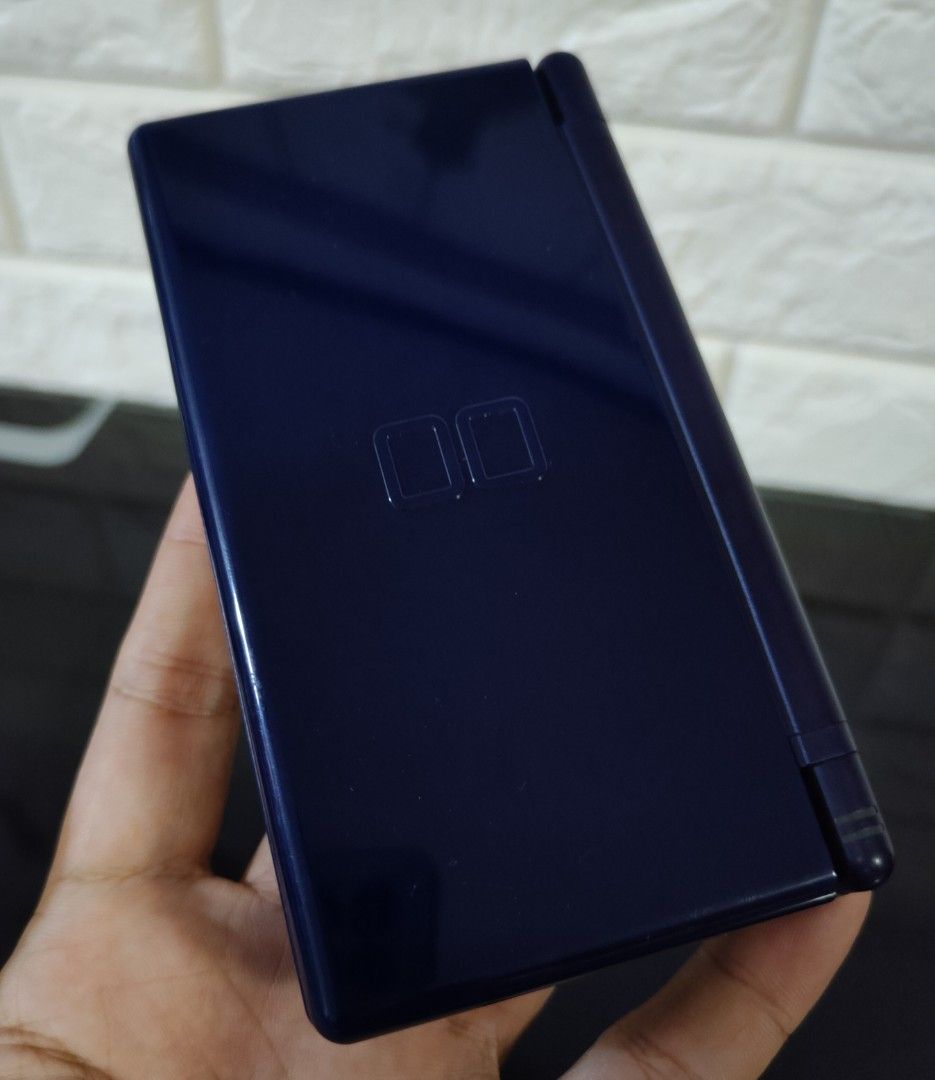 Nintendo DS Lite Enamel Navy + R4 White 32Gb Full of Games Bundle ...