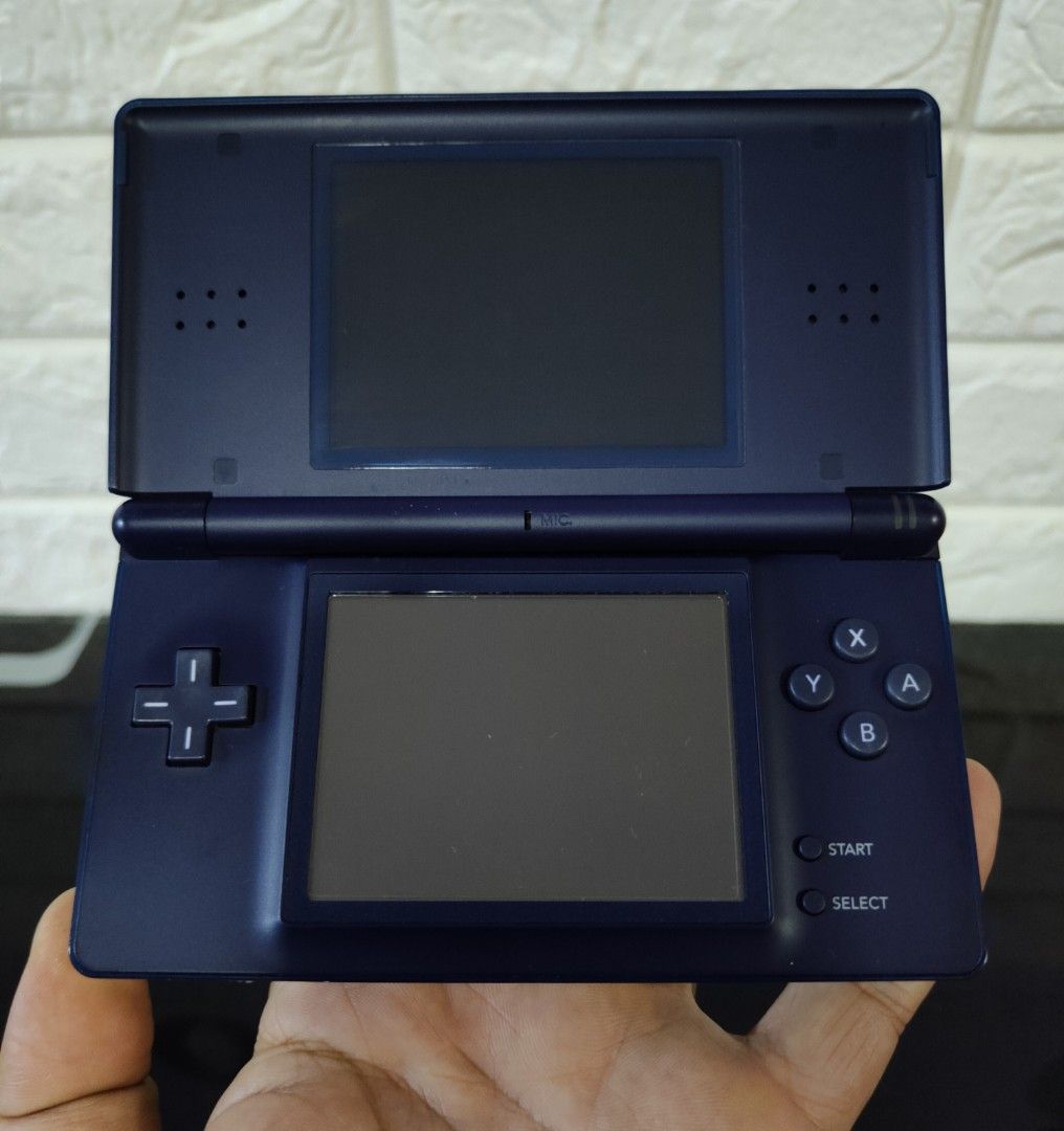 Nintendo DS Lite Enamel Navy + R4 White 32Gb Full of Games Bundle ...