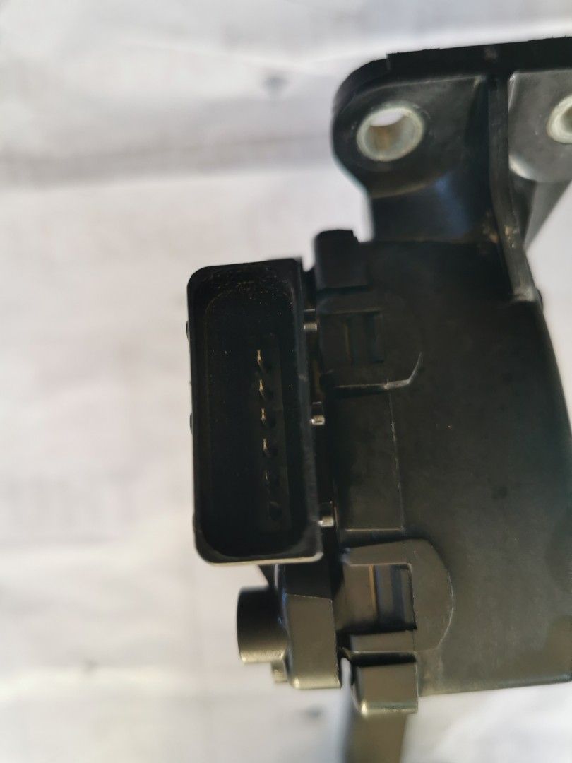 Nissan Navara pedal sensor assy, Car Parts & Accessories, Other ...