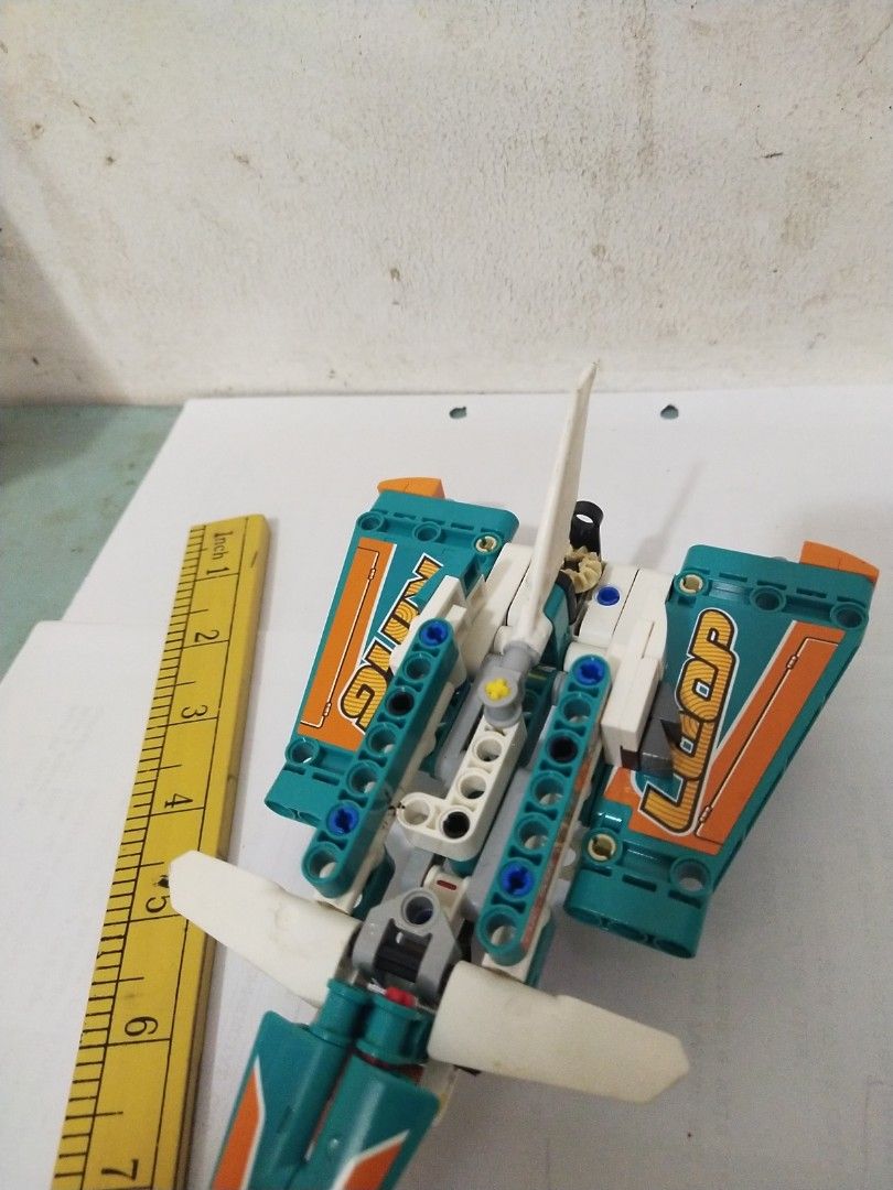 Non-LEGO "Technic Jet 42117 Loop King OK-JMR" fighter/incomplete parts ...