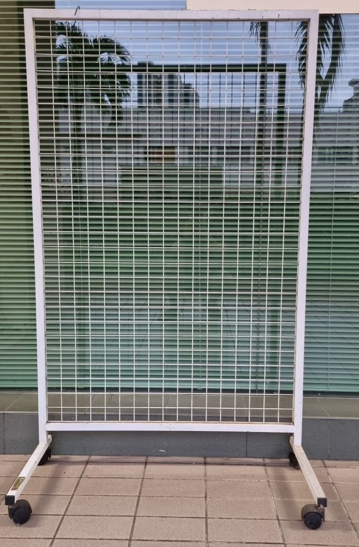 (Working in good condition)Display Rack Hanging Rack Metal Display Rack ...