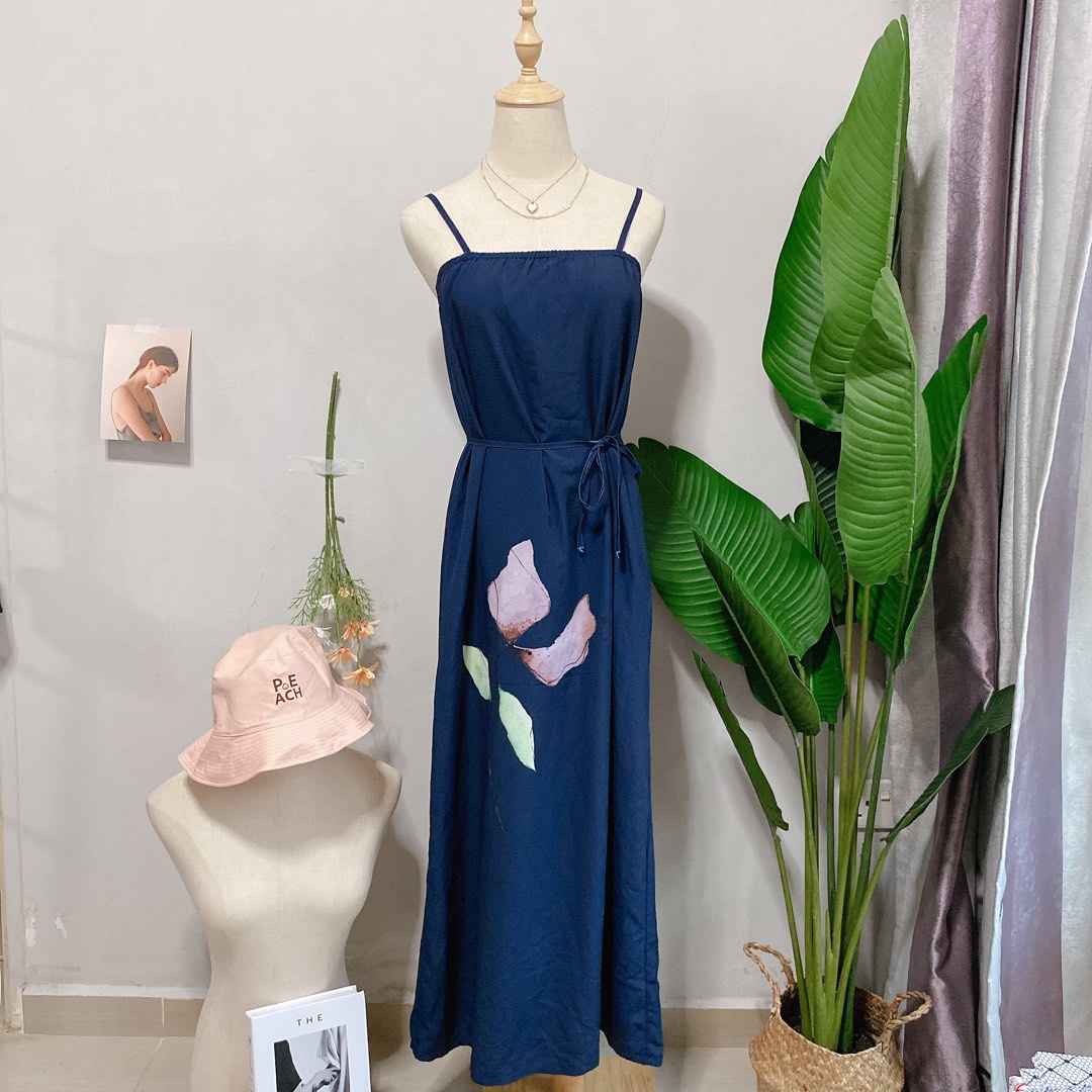 (S) MDS, Floral maxi dress in navy blue, Women's Fashion, Dresses & Sets, Dresses on Carousell