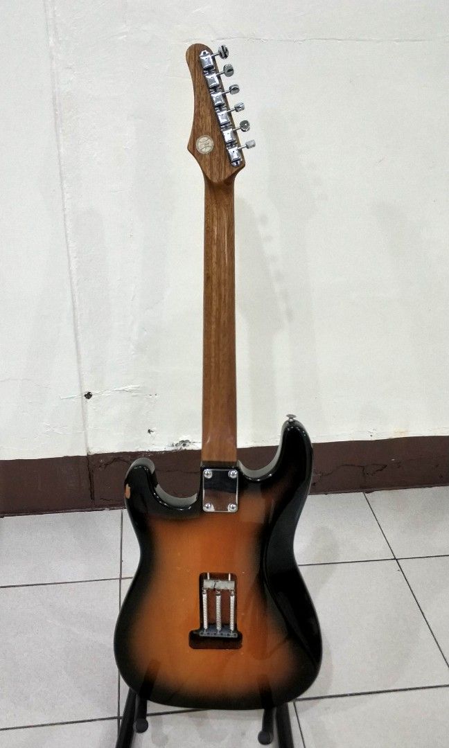 Samick Stratocaster, Hobbies & Toys, Music & Media, Musical Instruments ...