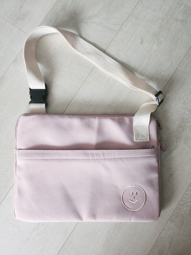 Smiley Laptop Bag (dusty pink), Computers & Tech, Parts & Accessories ...