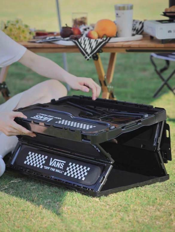 Vans Off The Wall Foldable Plastic Storage Box 可摺疊塑膠儲物箱, 傢俬＆家居, 其他, 收納箱 ...