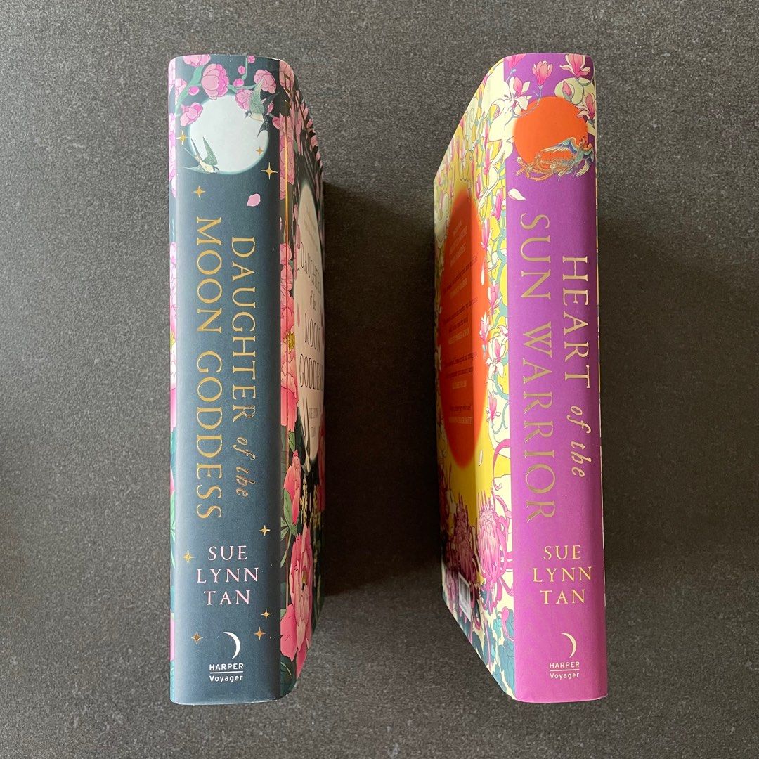 (Hardcover Book Set) Signed Waterstones Daughter of the Moon Goddess & Heart of the Sun Warrior ...