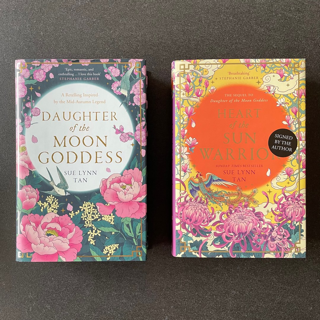(Hardcover Book Set) Signed Waterstones Daughter of the Moon Goddess & Heart of the Sun Warrior ...