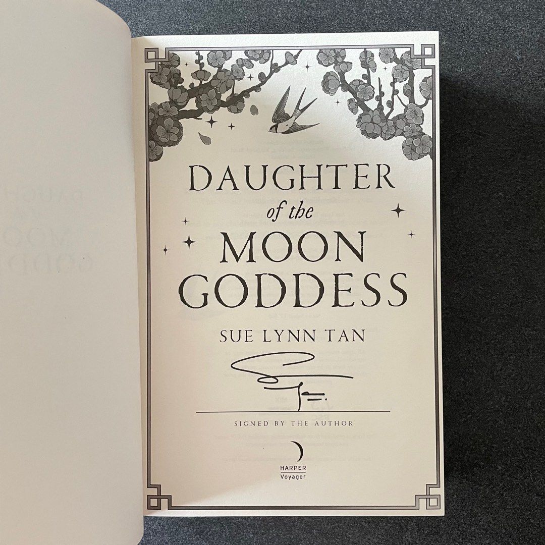 (Hardcover Book Set) Signed Waterstones Daughter of the Moon Goddess & Heart of the Sun Warrior ...