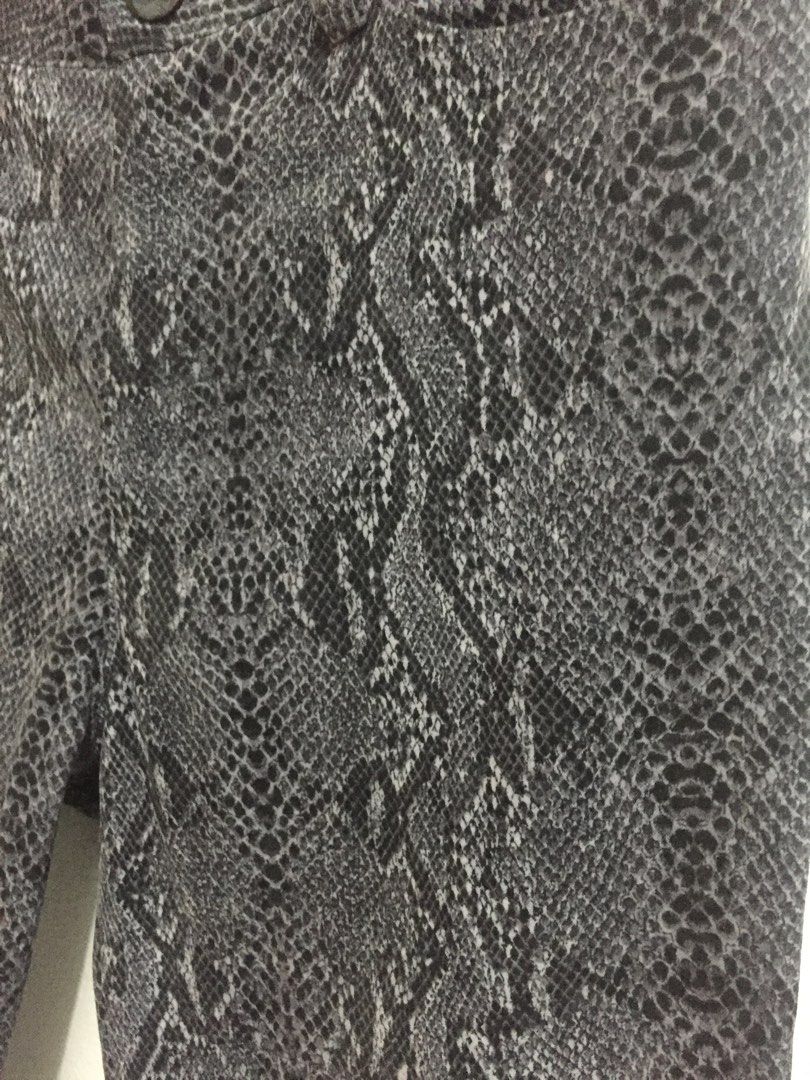 Celena Sisik Ular Motif, Fesyen Wanita, Pakaian Wanita, Bawahan di ...