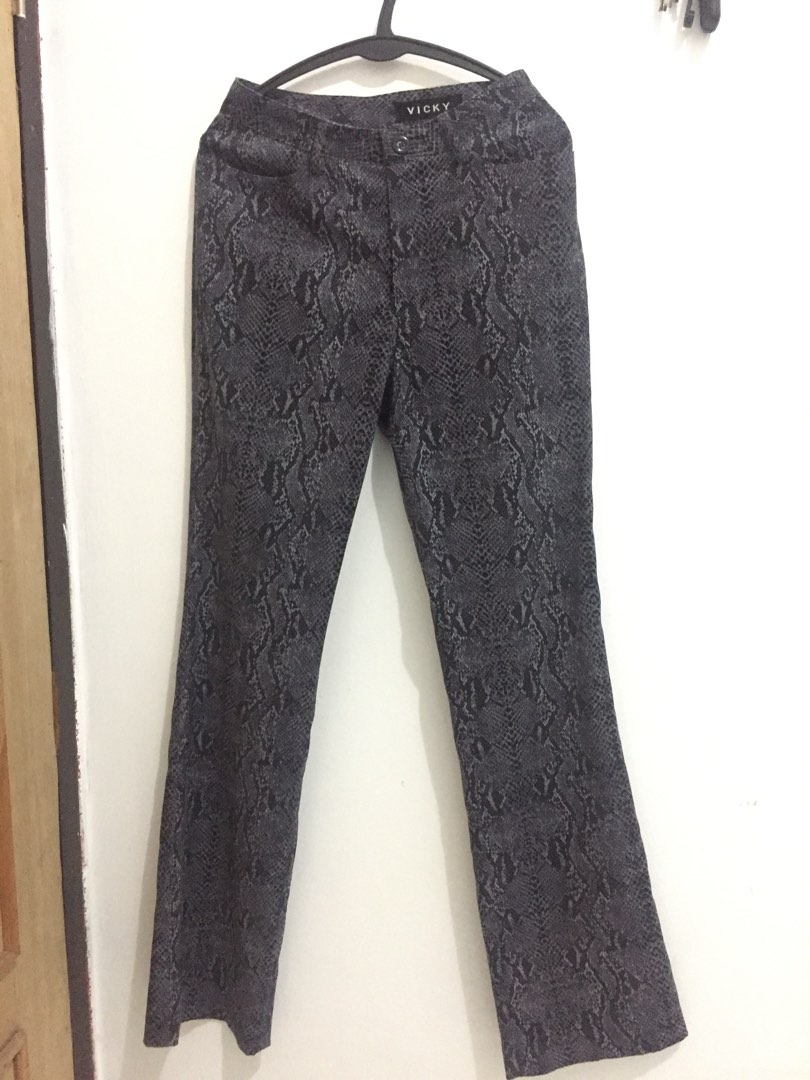 Celena Sisik Ular Motif, Fesyen Wanita, Pakaian Wanita, Bawahan di ...