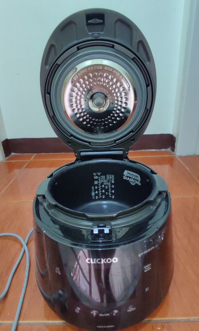 Cuckoo heavy duty pressure cooker, TV & Home Appliances, Kitchen ...