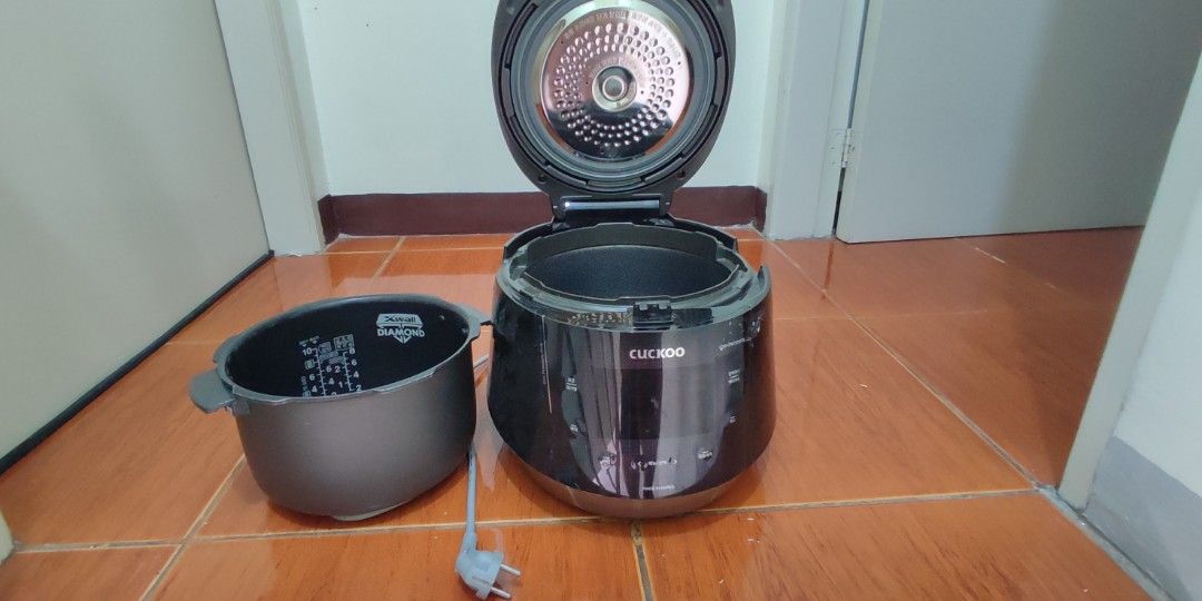 Cuckoo heavy duty pressure cooker, TV & Home Appliances, Kitchen ...