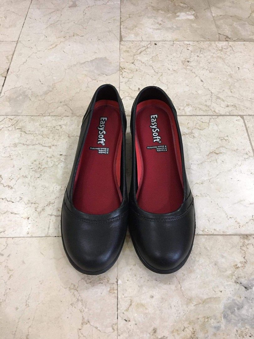 EasySoft Shoes in Madeline, Women's Fashion, Footwear, Loafers on Carousell