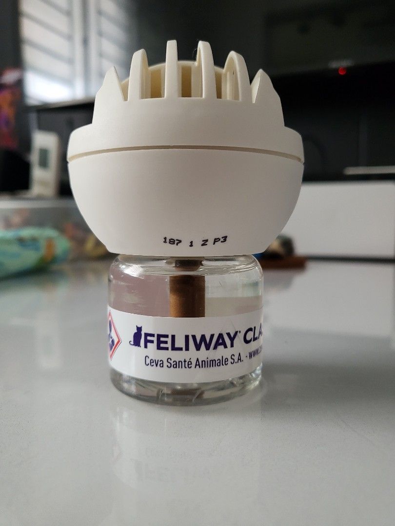 Feliway Diffuser, Pet Supplies, Health & Grooming on Carousell