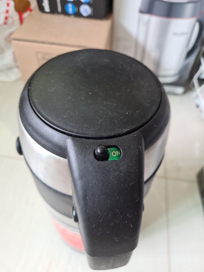 Homemaker 2.5 litre pump pot, TV & Home Appliances, Kitchen Appliances ...