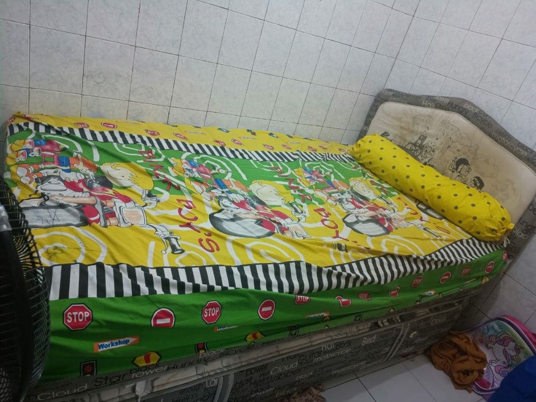 Kasur Springbed atas bawah | kasur tingkat | kasur sorong, Perabotan ...
