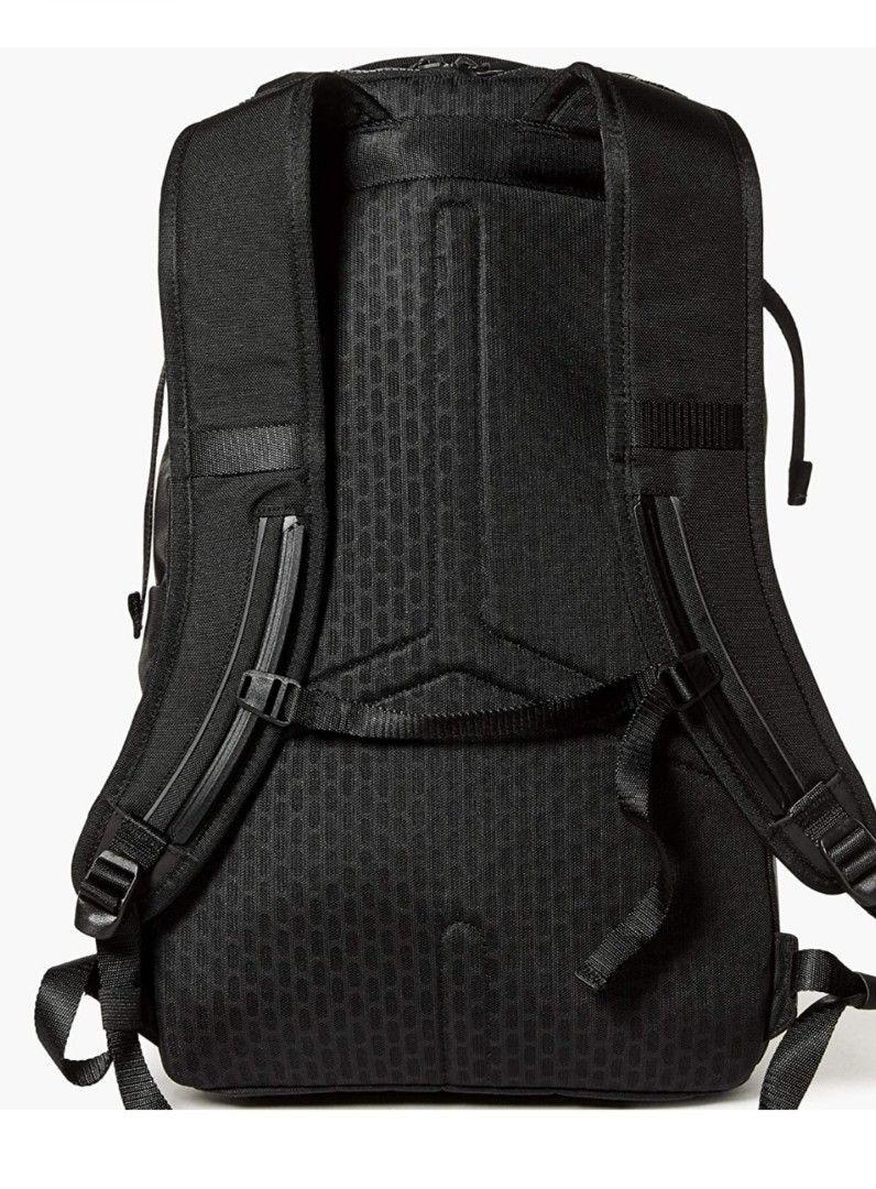 Lululemon assert 30l, Men's Fashion, Bags, Backpacks on Carousell