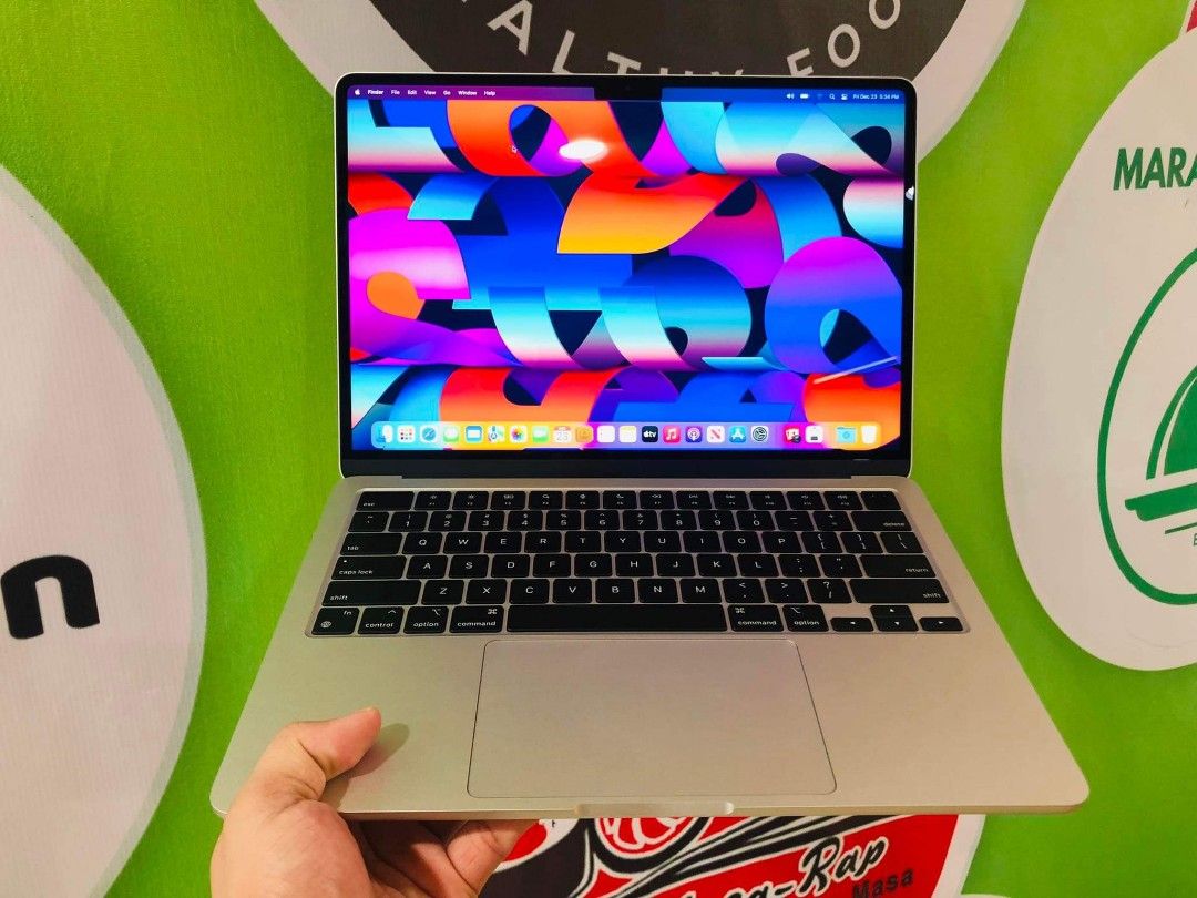 Macbook Air (M2, 2022) Chip Apple M2 8GB 256 SSD STORAGE Os Monterey ...