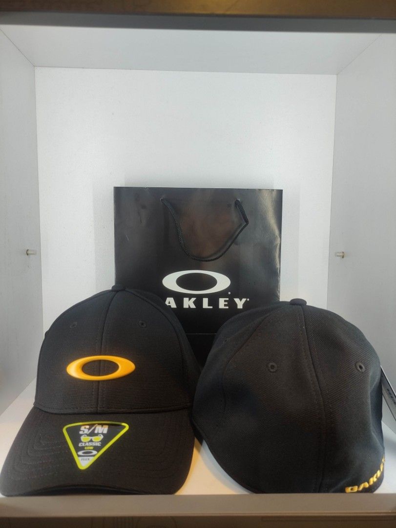 Oakley Tin Can Cap, Men's Fashion, Watches & Accessories, Caps & Hats ...