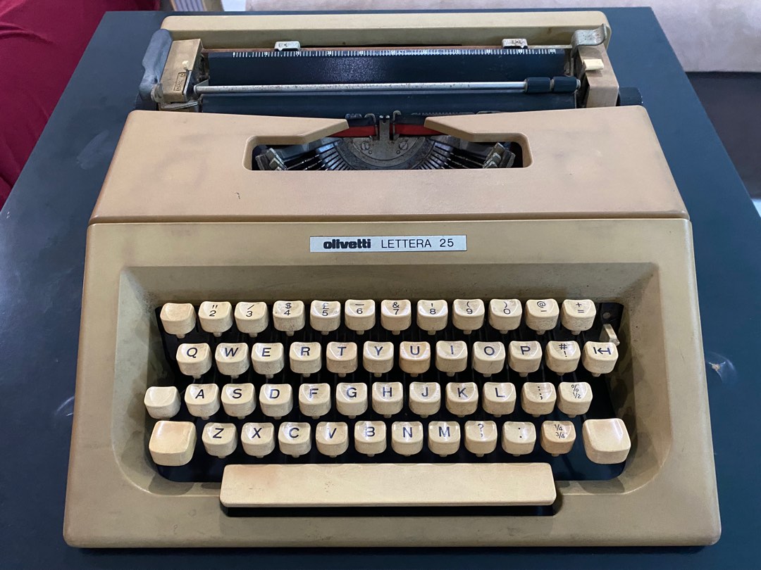 Olivetti Lettera 25, Hobbies & Toys, Memorabilia & Collectibles ...