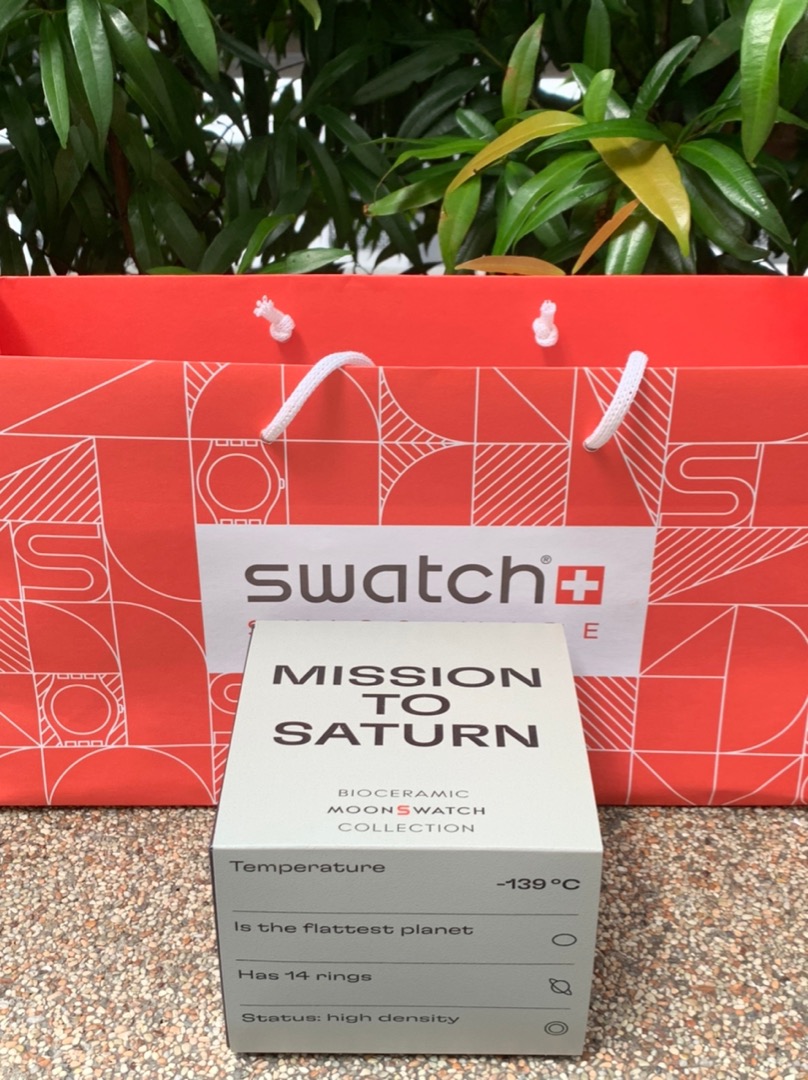 Swatch Moonswatch "Mission To Saturn" Swatch X Omega SO33T100, Men's Fashion, Watches ...