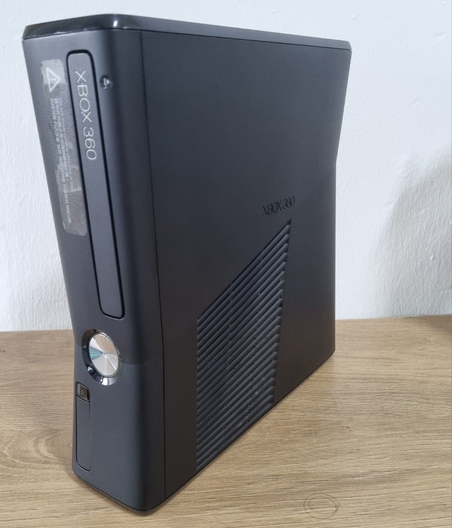 XBOX 360 S BLACK, Video Gaming, Video Game Consoles, Xbox on Carousell