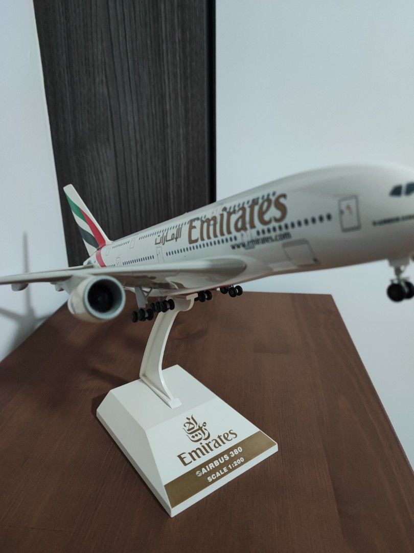 A380 Emirates 1:200, Hobbies & Toys, Memorabilia & Collectibles ...
