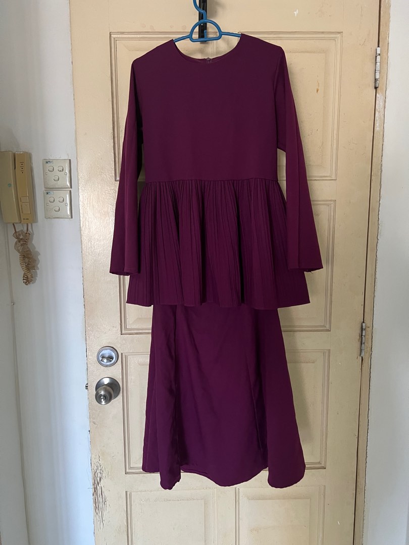 baju kurung pleated purple L, Women's Fashion, Muslimah Fashion, Baju ...