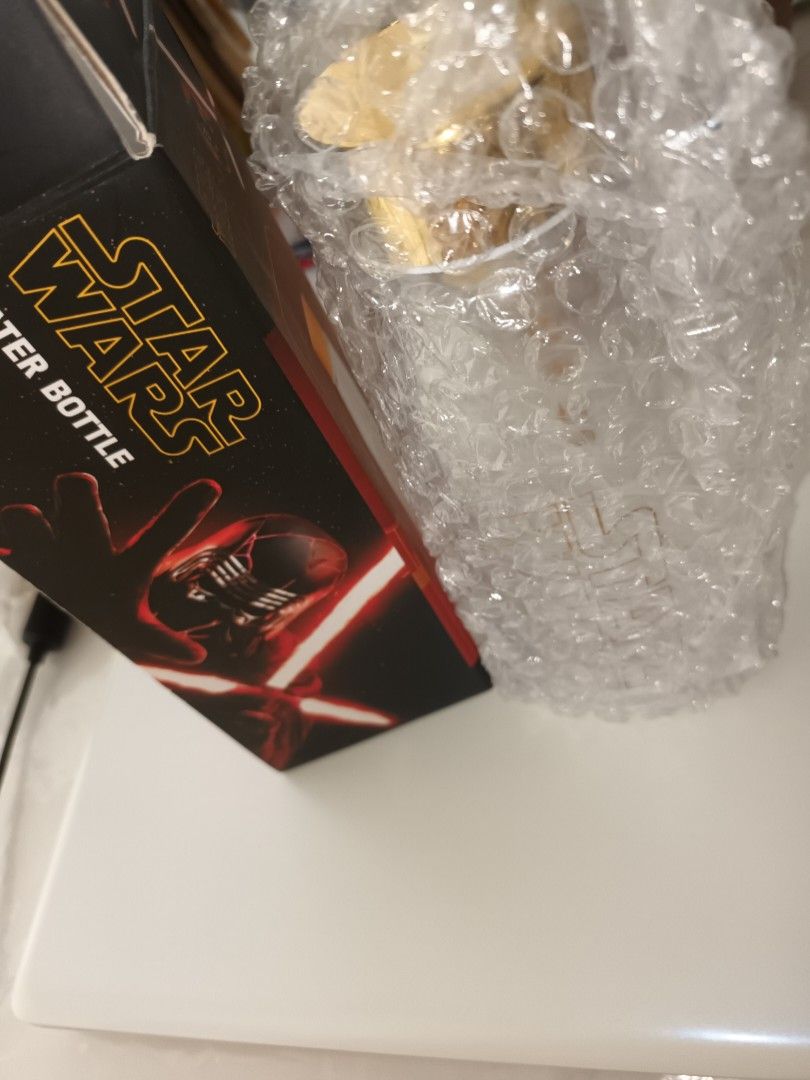 Disney star wars water bottle check more photos, 其他, 其他 - Carousell