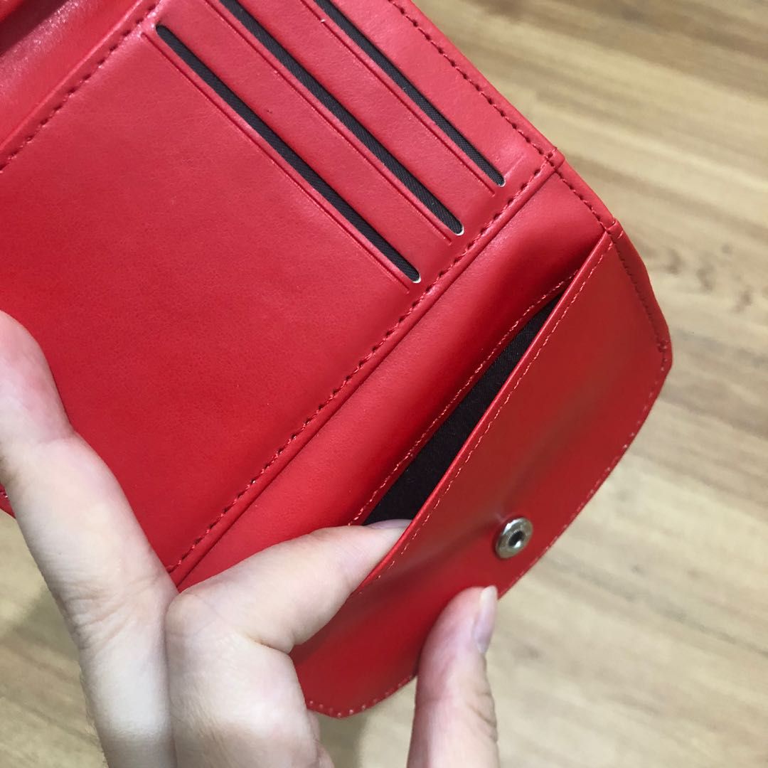 Dompet Merah Lipat - Brand Miniso, Barang Mewah, Tas & Dompet di Carousell