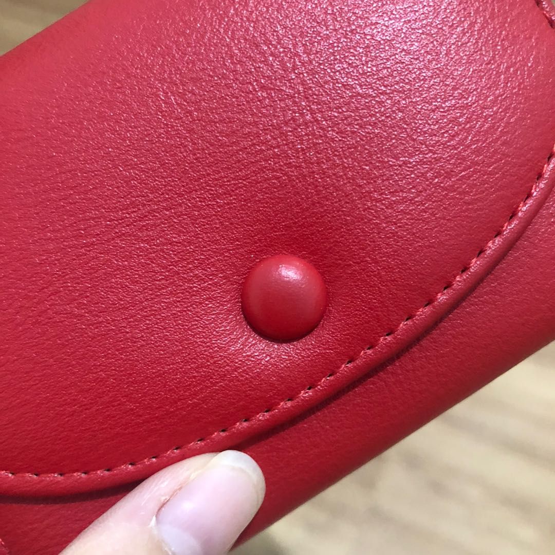 Dompet Merah Lipat - Brand Miniso, Barang Mewah, Tas & Dompet di Carousell