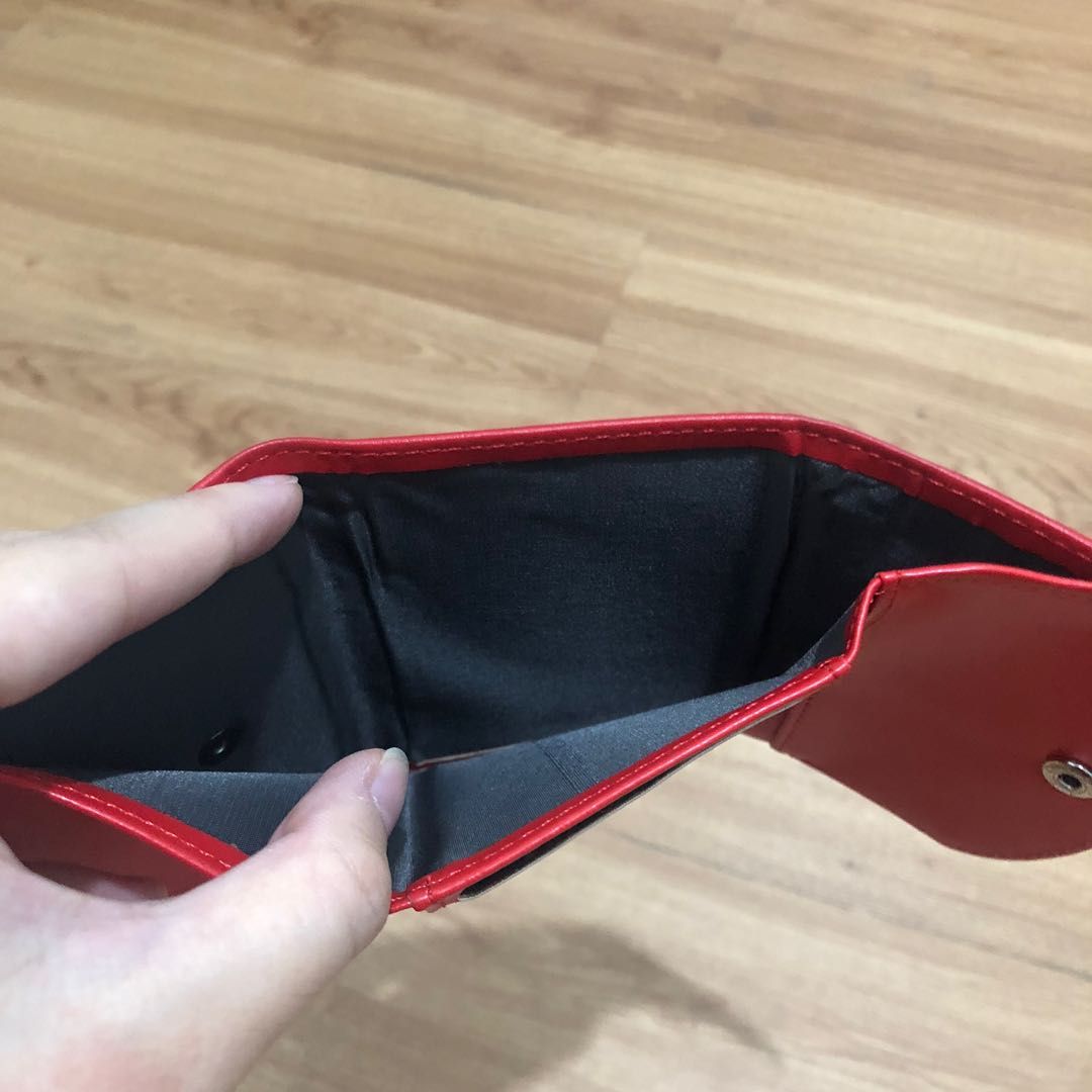Dompet Merah Lipat - Brand Miniso, Barang Mewah, Tas & Dompet di Carousell