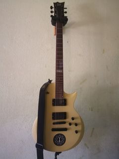 Esp ltd arrow 200 black emg 81, Hobbies & Toys, Music & Media, Musical ...
