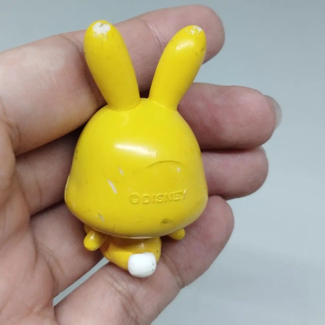 Figure Kelinci Kuning Duduk B, Toys & Collectibles, Mainan di Carousell