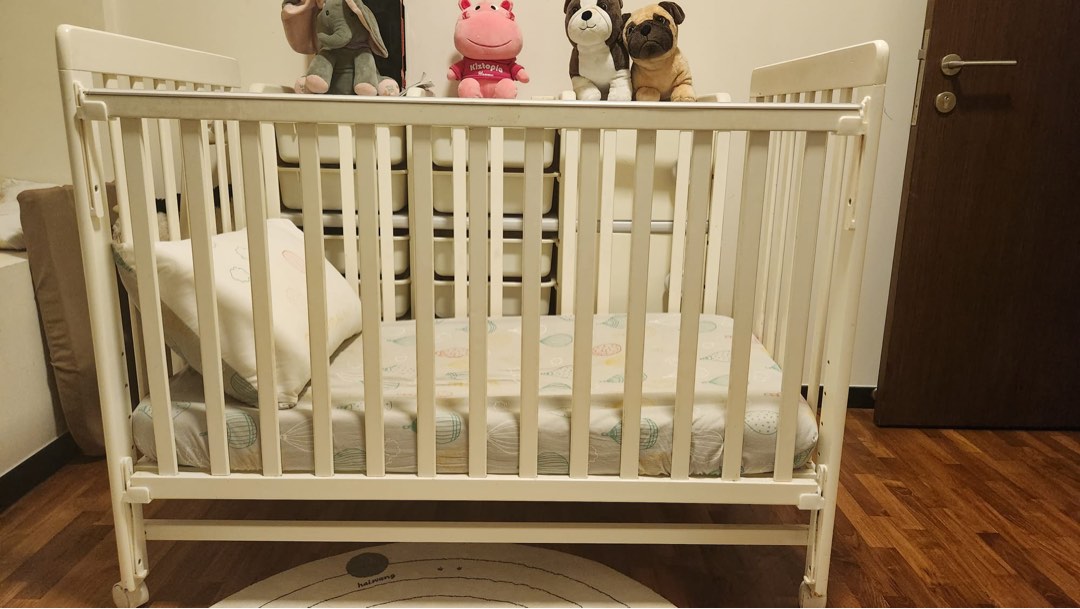 Free baby cot, Babies & Kids, Baby Nursery & Kids Furniture, Cots ...