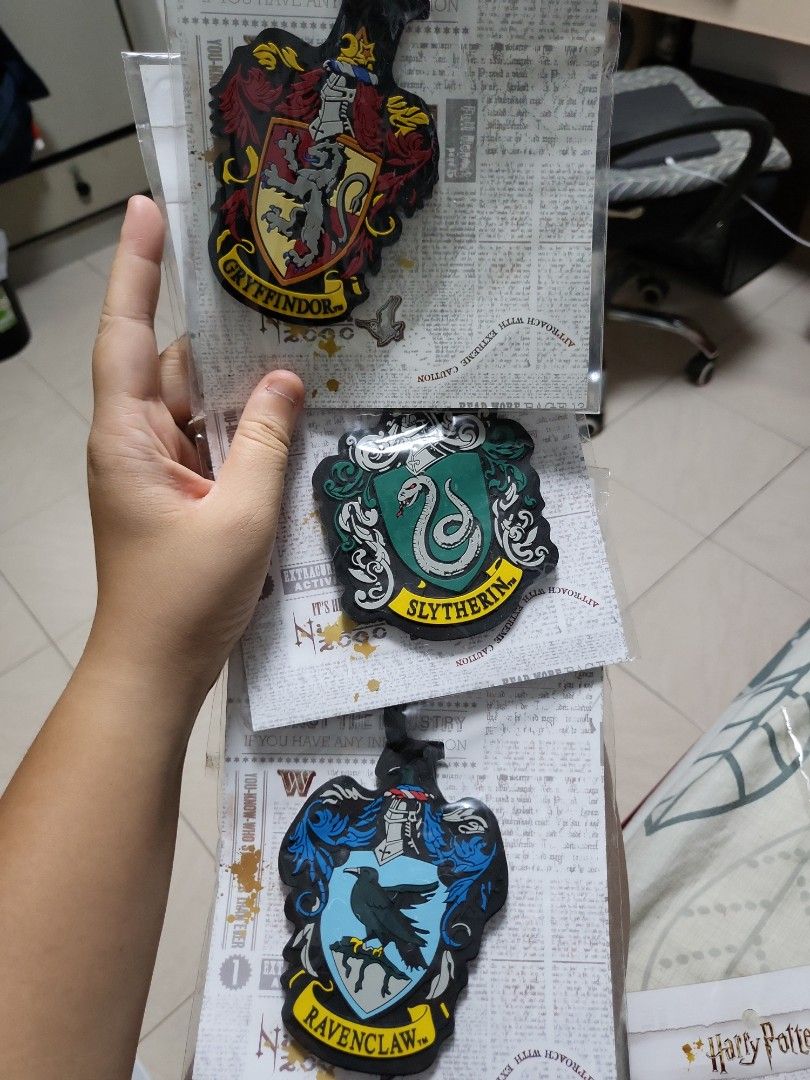 Harry Potter Gryffindor Ravenclaw Slytherin Knight Bus Luggage Tag ...