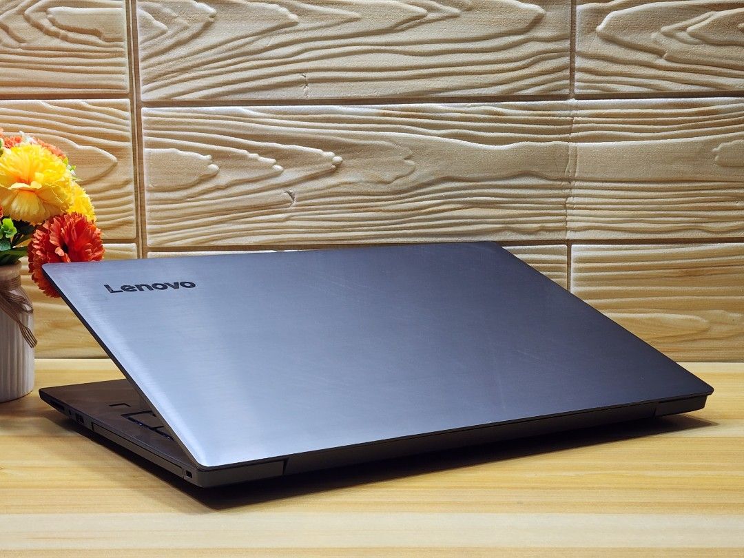 Lenovo V330-15ikb012 81AX i7 CoffeeLake 8th Gen 8Gb ram 256Gb SSD AMD ...