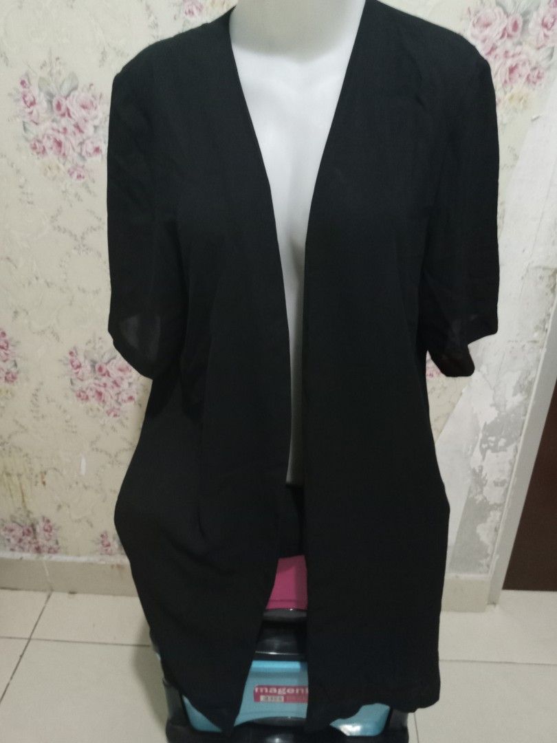 Outer keren hitam polos, Fesyen Wanita, Pakaian Wanita, Atasan di Carousell