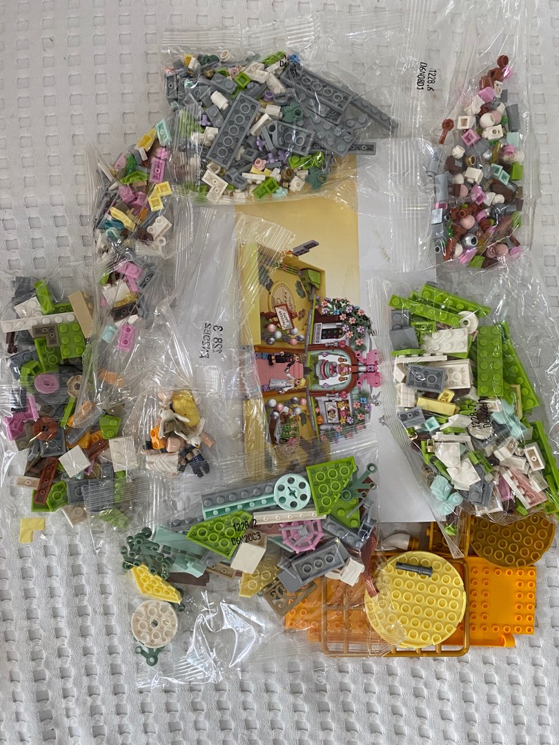 Random Lego, Hobbies & Toys, Toys & Games on Carousell