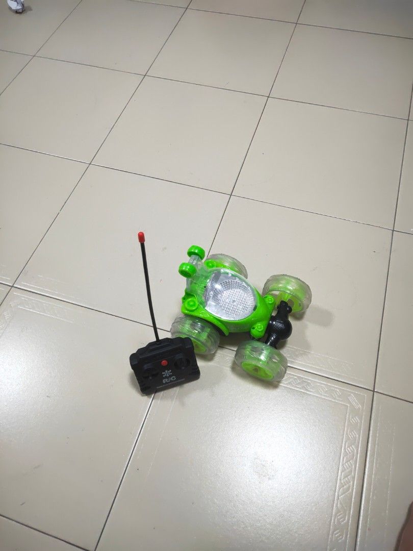 Remote control toy car, Hobbies & Toys, Toys & Games on Carousell