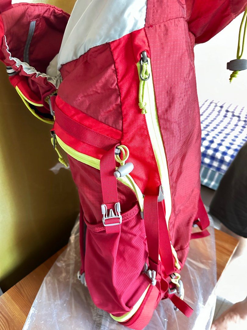 Salomon 30L Hiking Backpack, Women's Fashion, Bags & Wallets, Backpacks ...