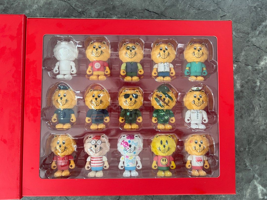 SG50 NDP Singa Figurines (1000 set limited edition), Hobbies & Toys ...