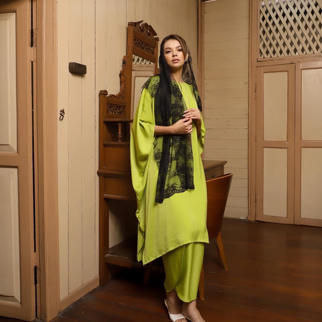 SHE DAZZLE Mas Ayu, Women's Fashion, Muslimah Fashion, Baju Kurung ...