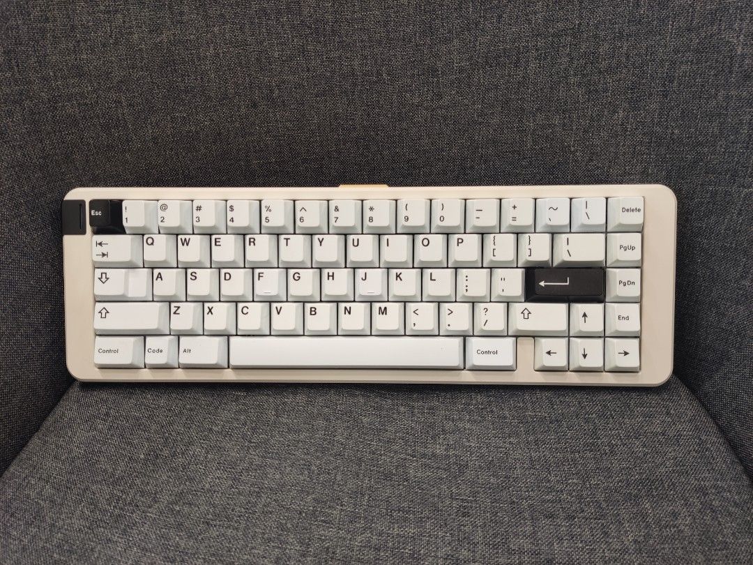 Space65 R3 with Gateron Black Ink V2 and GMK Bleached Custom Mechanical ...