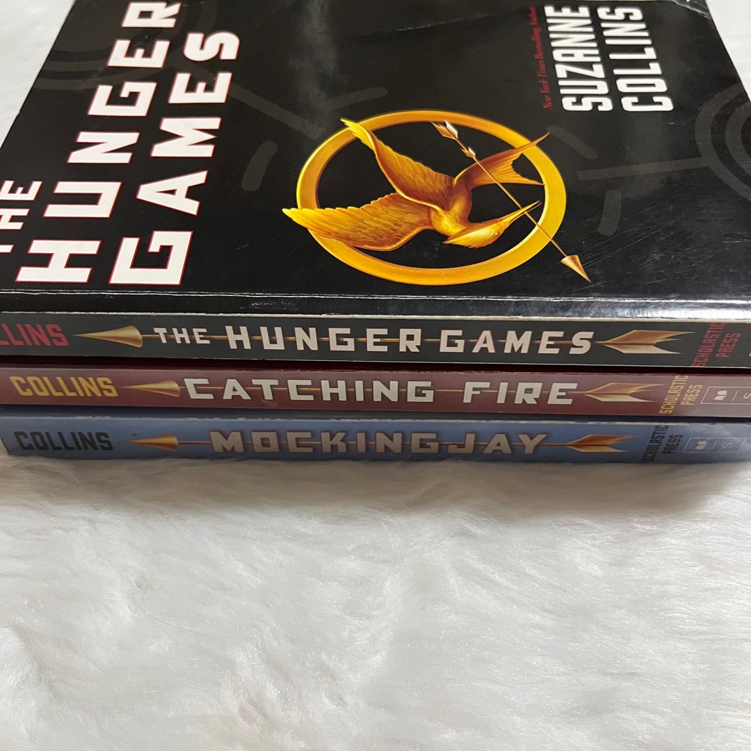 The Hunger Games Trilogy - Suzanne Collins (Book Set), Hobbies & Toys ...