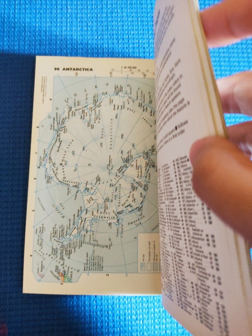 The New Signet World Atlas Full Color Maps, Hobbies & Toys, Books ...